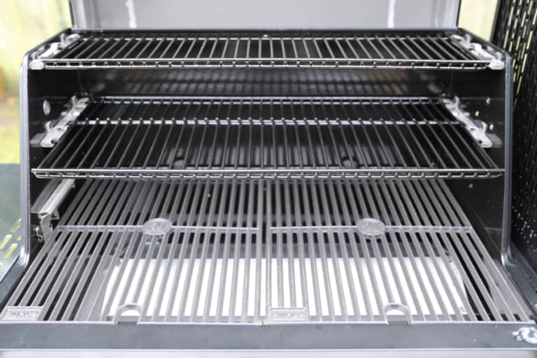Masterbuilt Gravity Fed 1050 Review: Decent, But not Flawless